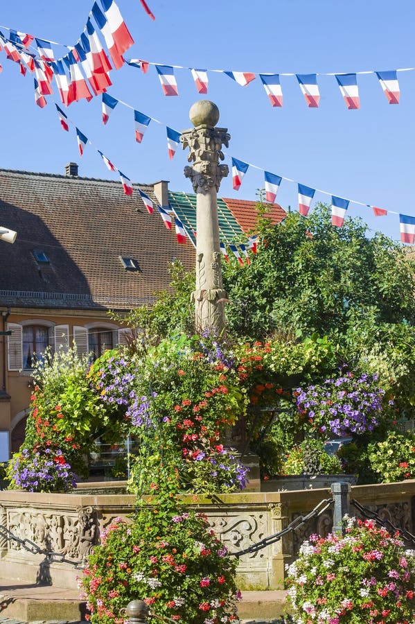 Mutzig (Alsace) photo stock. Image du urbain, maison - 27590524
