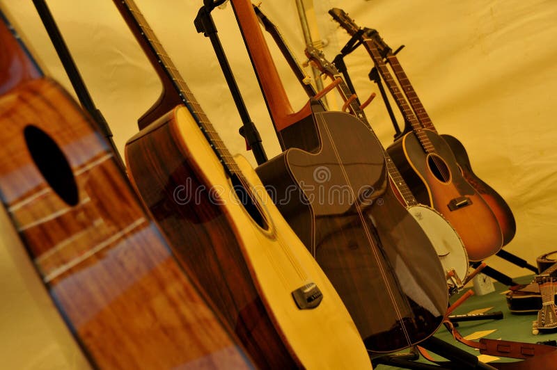 Muzikale Snaarinstrumenten stock afbeelding. Image of gitaar - 11077741