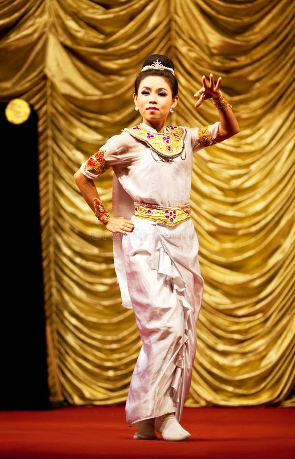 Temple University Diamond Gems Dance Team Perform Editorial Image ...