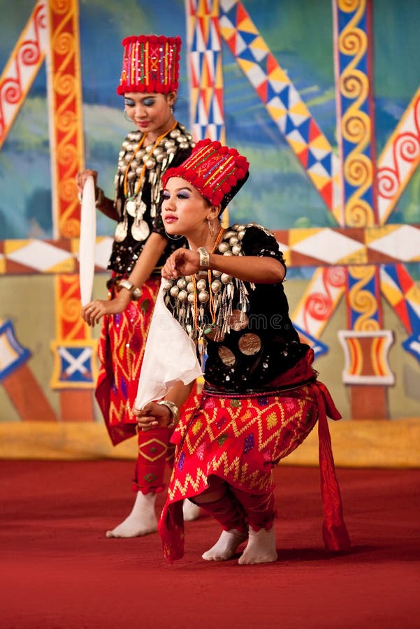 Myanmar Folk Kachin Dance editorial photography. Image of cultural ...