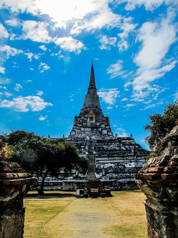 Myanmar in the summer editorial stock image. Image of canoes - 110855634