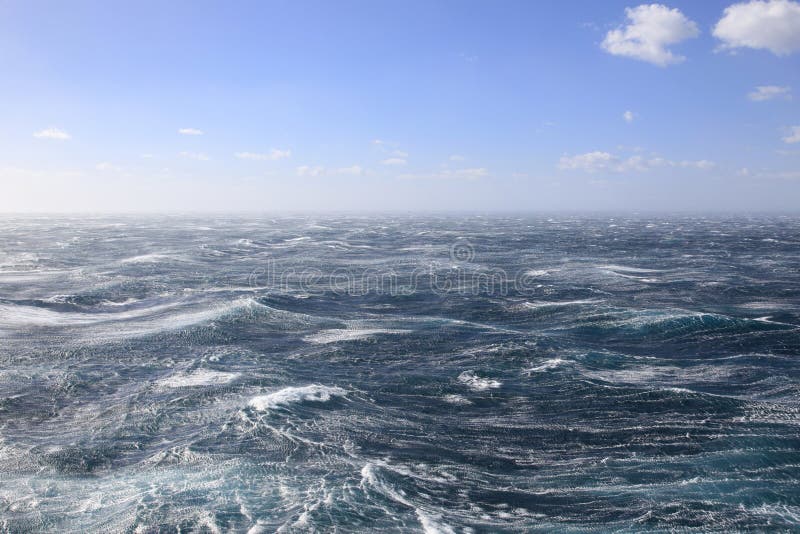 Mycket Grova Hav Och Blåa Himlar Fotografering för Bildbyråer - Bild av ...