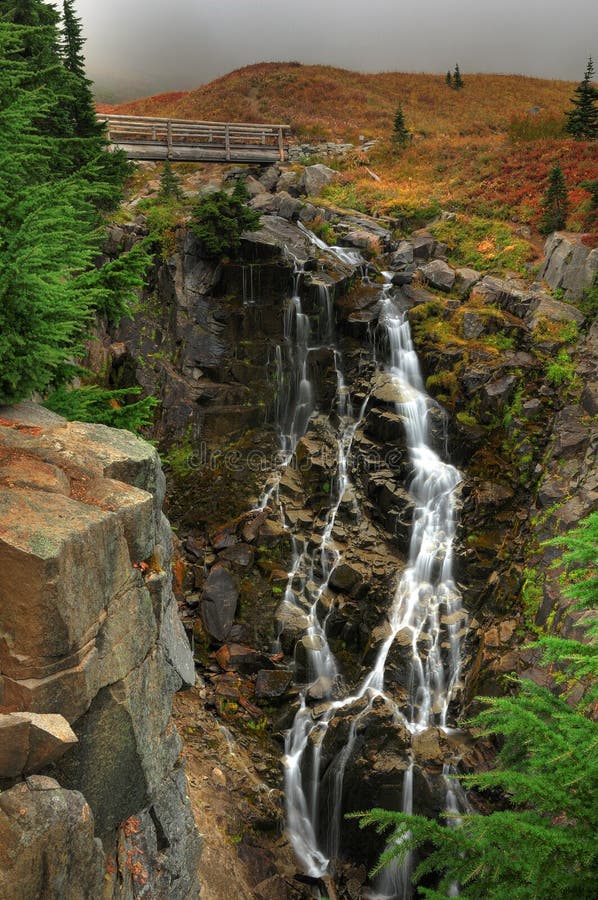 Myrtle falls in Autumn stock image. Image of country - 11990075