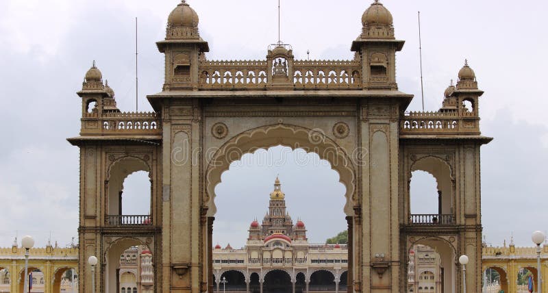 Mysore Maharaja`s Silver Chair, Completely Made Using Silver Popularly ...