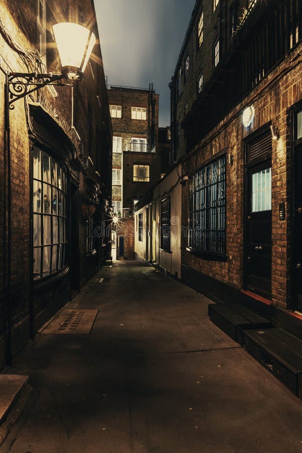 A Mysterious and Hidden Old Back Alley in London at Night Stock Photo ...