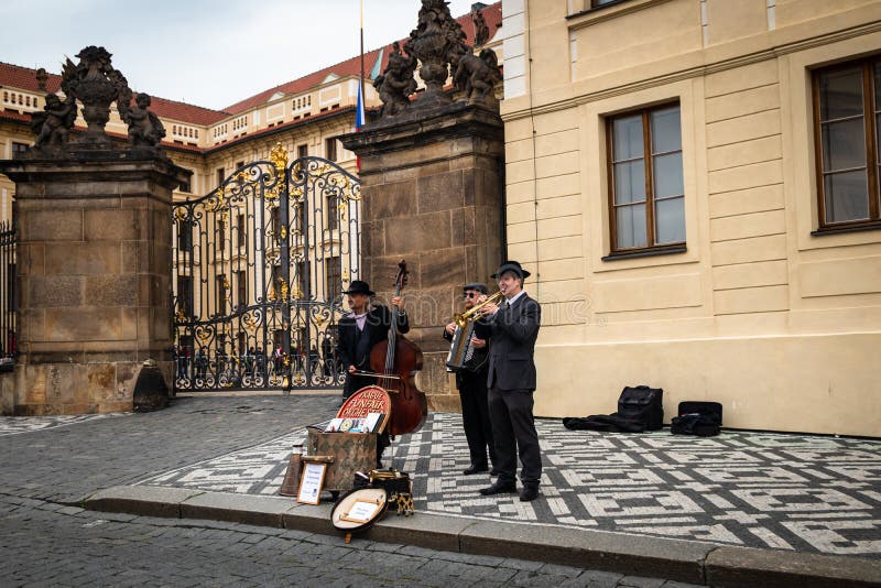 Calle De Praga En Viejo Centro Histrico Con Los Edificios Viejos En El