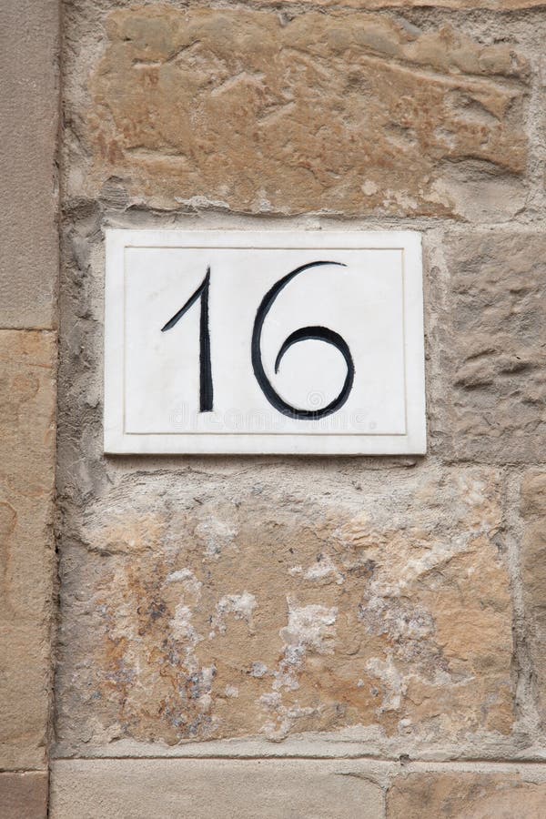 Número Dieciséis En La Pared Imagen de archivo - Imagen de figura ...