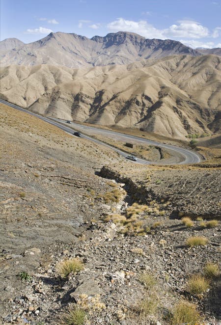 提齐乌祖省n tichka弯曲路，摩洛哥 库存图片. 图片 包括有 旅行, 峭壁, 运输, 范围, 岩石 - 69664475