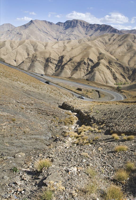 提齐乌祖省n tichka弯曲路，摩洛哥 库存图片. 图片 包括有 旅行, 峭壁, 运输, 范围, 岩石 - 69664475
