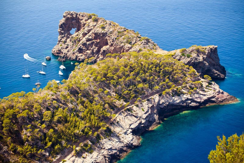 Punta De Sa Foradada, Majorca Photo stock - Image du canotage, bleu ...