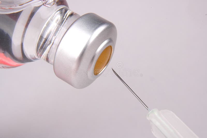 Naald en Geneeskunde stock afbeelding. Image of eerst, serum - 569849