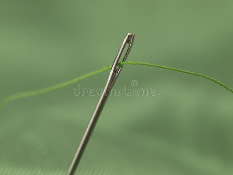 Naald met groene draad stock foto. Image of metaal, zijde - 24900442