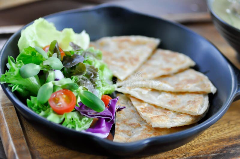Naan O Roti Con Curry Verde Foto de archivo - Imagen de indio, carne ...