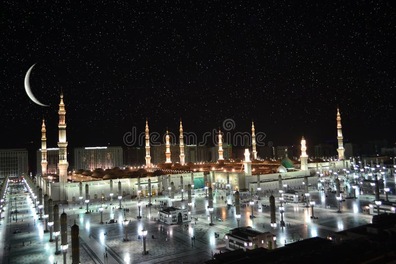 Masjid E Nabvi In Night