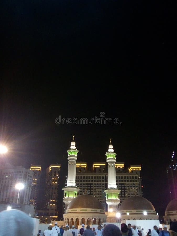 Nabawi Mosque Night editorial photography. Image of night - 166640502