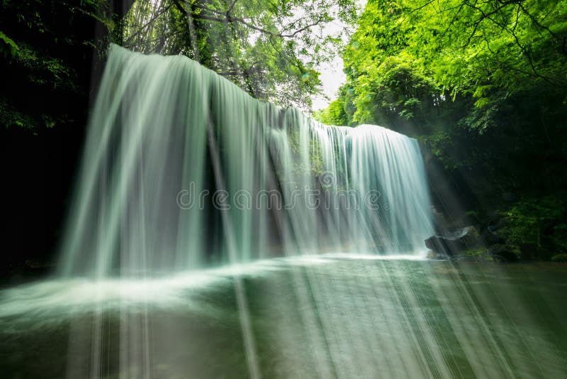 A Nabe Waterfall that Can Be Seen from Behind, Also Famous in Japan ...