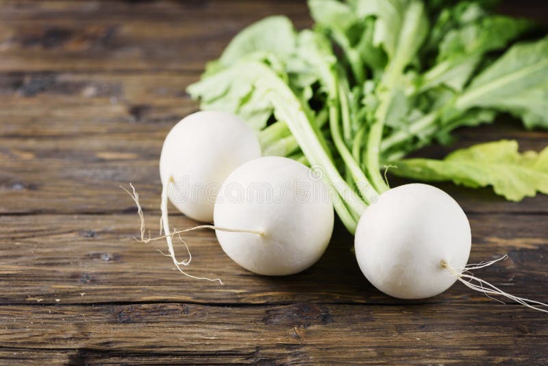 Nabo Fresco Blanco En La Tabla De Madera Imagen de archivo - Imagen de ...