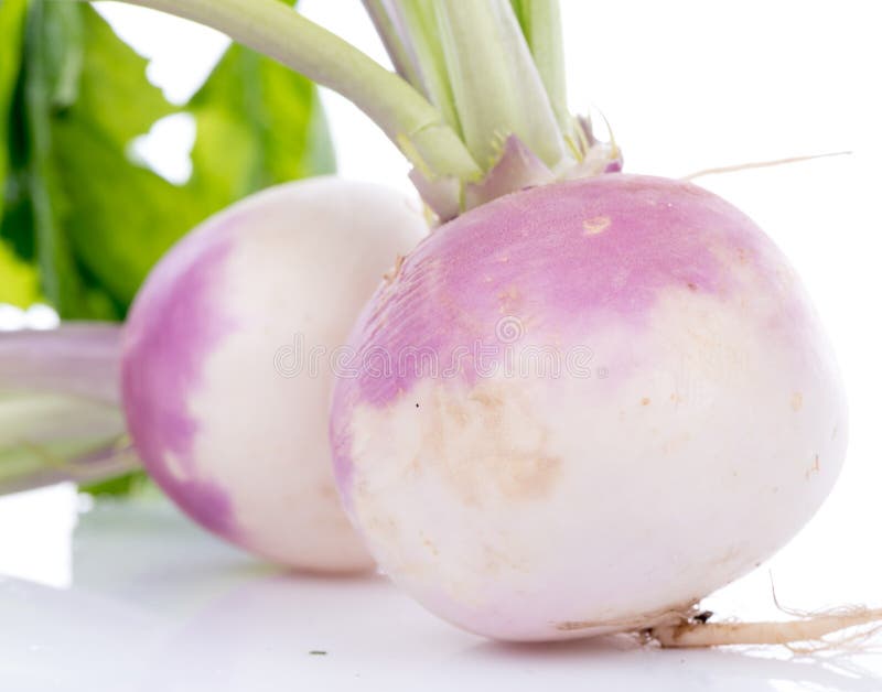 Nabos Frescos Con Las Hojas Verdes En La Tabla Foto de archivo - Imagen ...