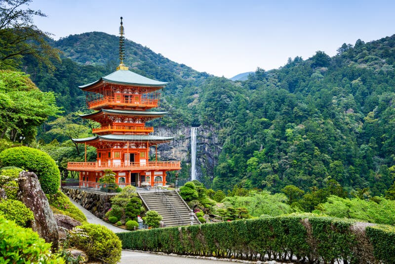 Nachi, Japan-Pagode Und Wasserfall Stockbild - Bild von buddhistisch ...