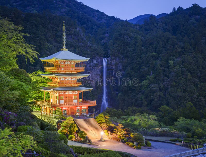 Nachi Taisha Shrine fotografia stock. Immagine di nebbia - 42654236