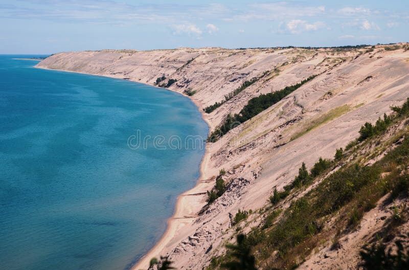 Nacional Representado De Las Rocas a Orillas Del Lago Foto de archivo ...