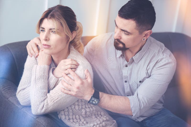 De Positieve Mensen Die Van Nice Met Elkaar Interactie Aangaan Stock ...