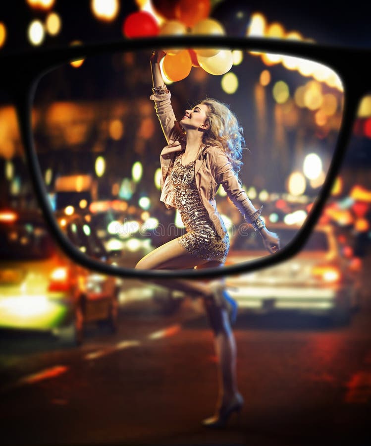 Nadruk Op De Blonde Blije Dame Stock Foto - Image of ...