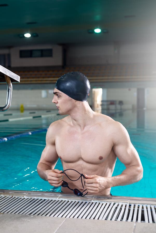Nageur Professionnel Employant L'échelle Image stock - Image du ...