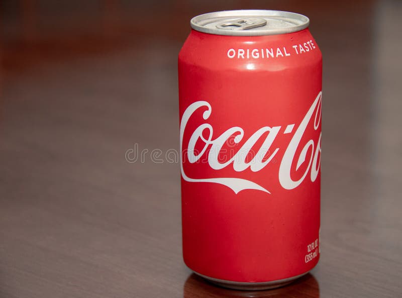 Nahaufnahmeansicht Einer Dose Coca Cola Redaktionelles Bild - Bild von ...