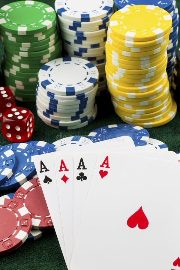 Naipes De Ace Con Los Dados Rojos Foto de archivo - Imagen de tarjetas ...