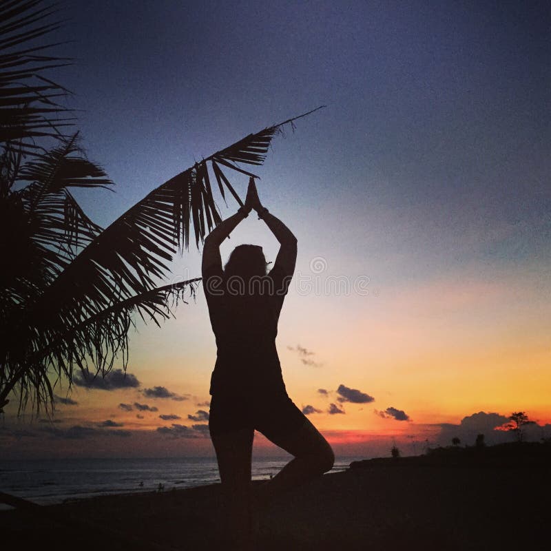 Namaste foto de archivo. Imagen de palma, yoga, sunset - 85796842