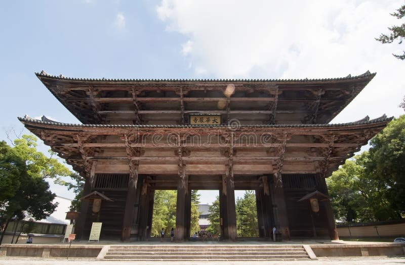 Great South Gate (Nandaimon) at Todaiji Temple in Nara Editorial Image ...