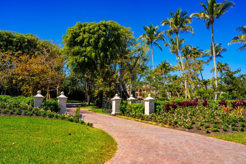 Naples Mansions Gordon Drive Stock Photo - Image of mansions, realty ...