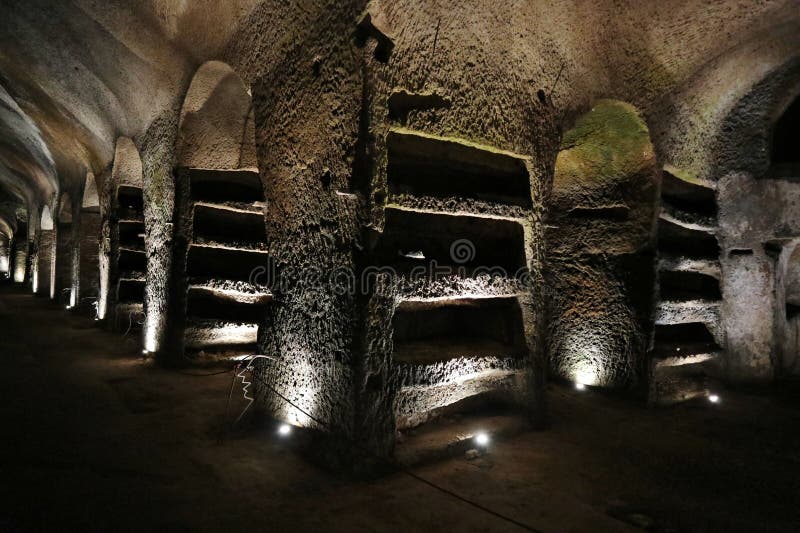 Napoli - Loculi Nella Catacomba Inferiore Editorial Stock Photo - Image ...