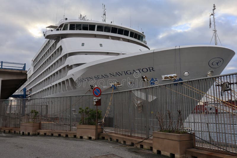 Napoli - Nave Da Crociera Al Terminal Marittimo Editorial Stock Photo ...