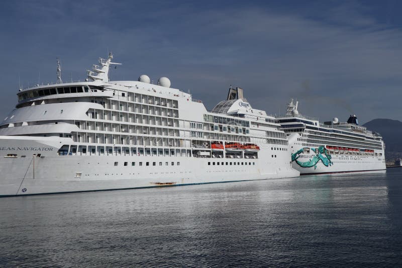 Napoli - Navi Da Crociera Dal Molo Beverello Editorial Stock Photo ...