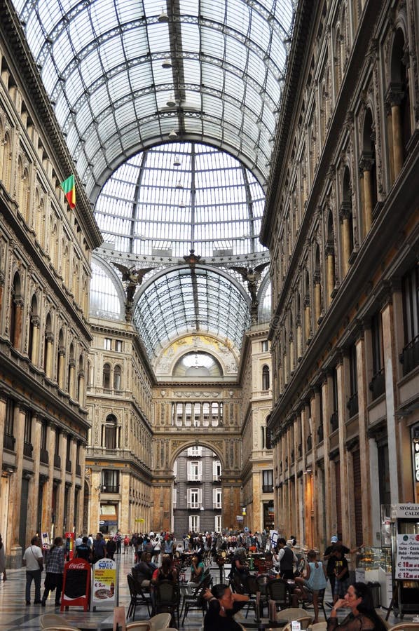 Napoli editorial photography. Image of people, streets - 40545427