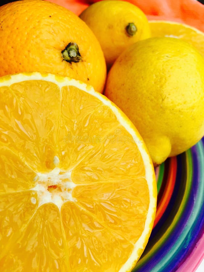 210 Naranja Partida En Dos Fotos de stock - Fotos libres de regalías de ...