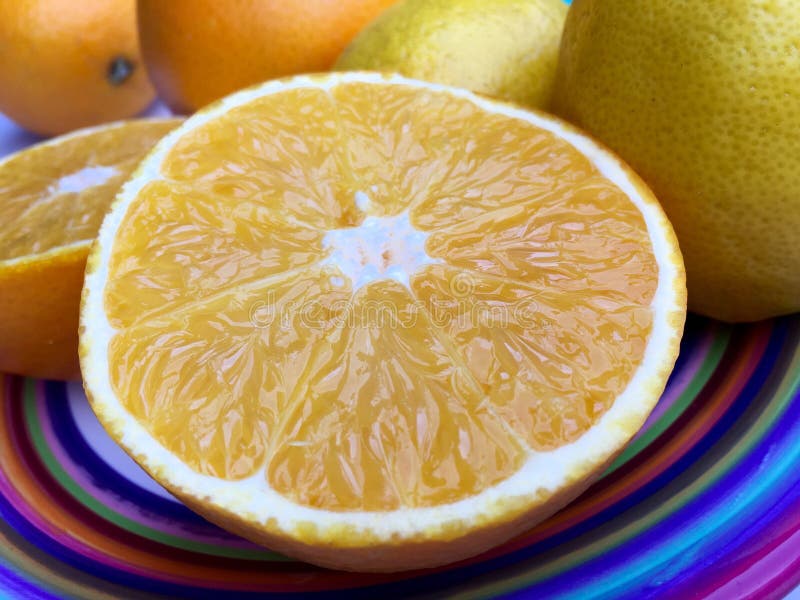 203 Naranja Partida En Dos Fotos - Libres de Derechos y Gratuitas de ...