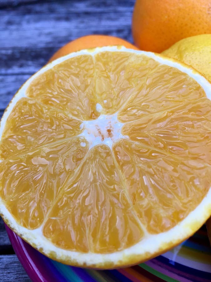 203 Naranja Partida En Dos Fotos - Libres de Derechos y Gratuitas de ...