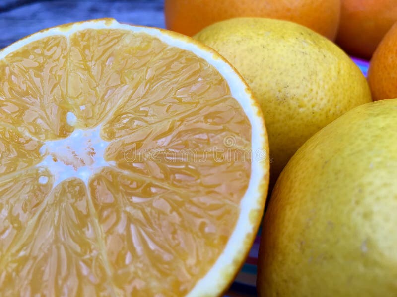 203 Naranja Partida En Dos Fotos - Libres de Derechos y Gratuitas de ...