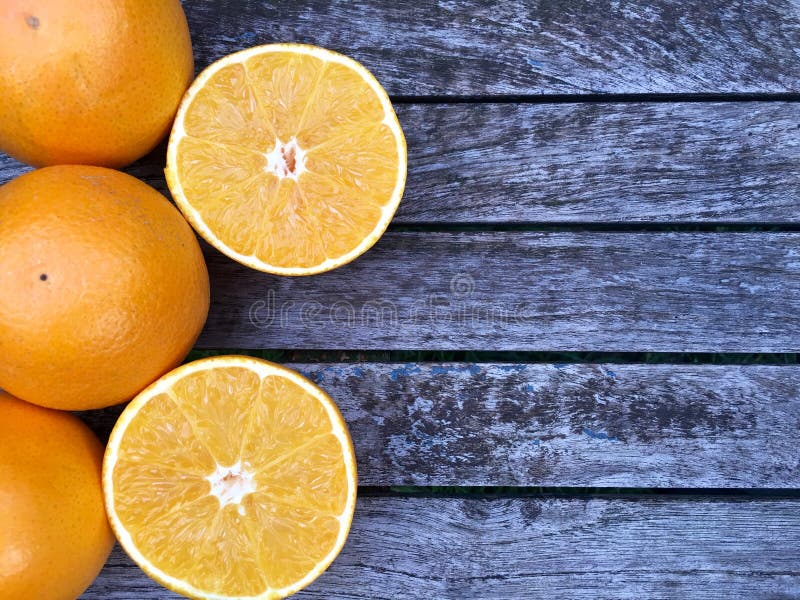 En Naranja Partida Fotos De Stock - Descarga 586 Fotos Libres de Derechos