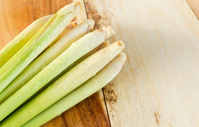 O Citratus E O Nardo De Cymbopogon Do Nardo Lubrificam No Vidro BO Foto ...