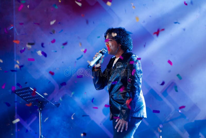 Naresh Iyer Performing on Stage Editorial Image - Image of blue, beam ...