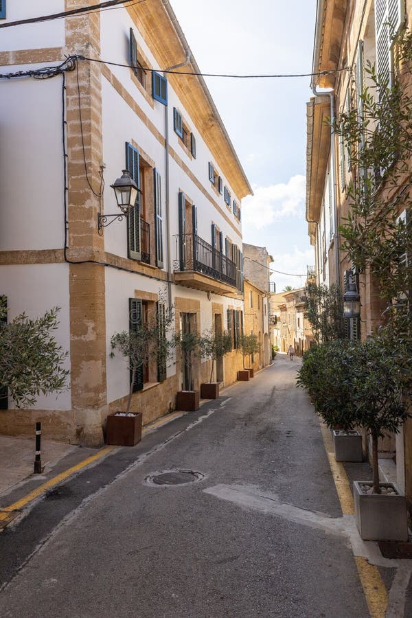 Narrow Alley Passing between Beautiful Buildings Stock Image - Image of ...
