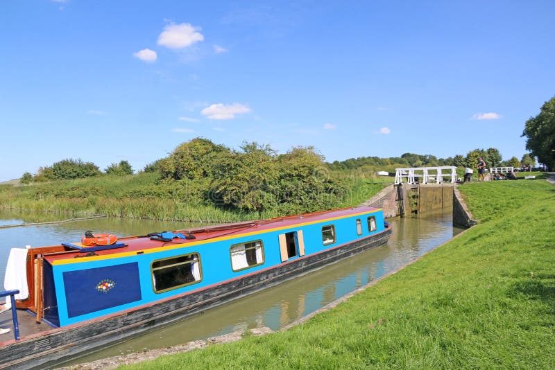 Narrow Boats in the Caen Hill Canal Locks Editorial Photo - Image of ...
