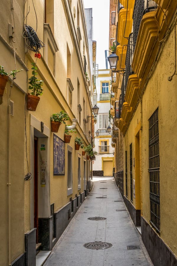 Narrow Spanish Street editorial photo. Image of narrow - 94560956