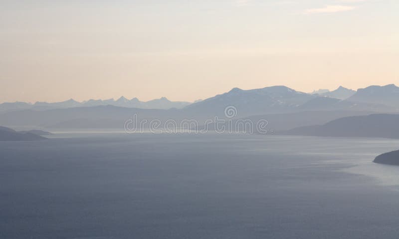 Narvik Fjord Norwegen stockfoto. Bild von ruhe, szene - 20317182