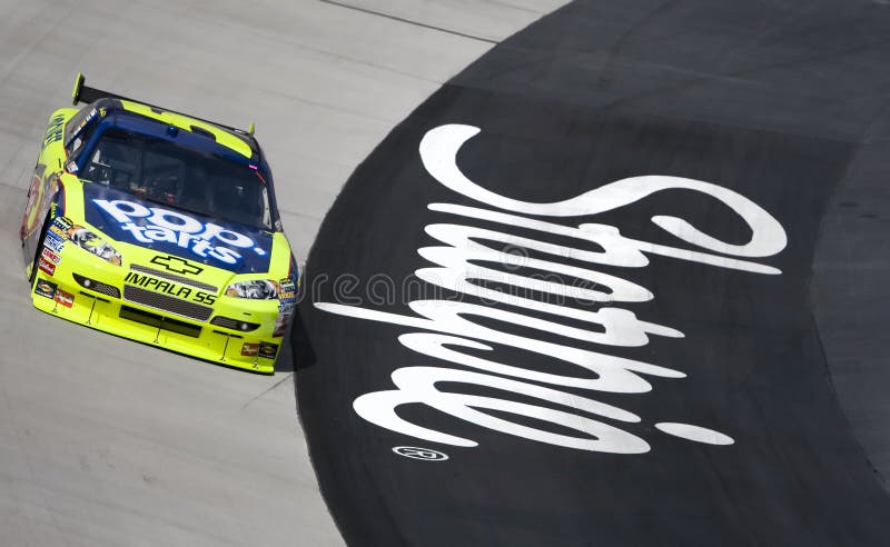 NASCAR Sharpie 500 editorial stock image. Image of crowd - 9512969