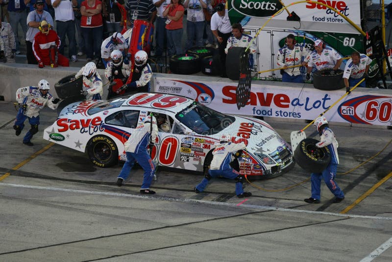 NASCAR: June 20 Northern Tool.com 250 Editorial Photo - Image of track ...
